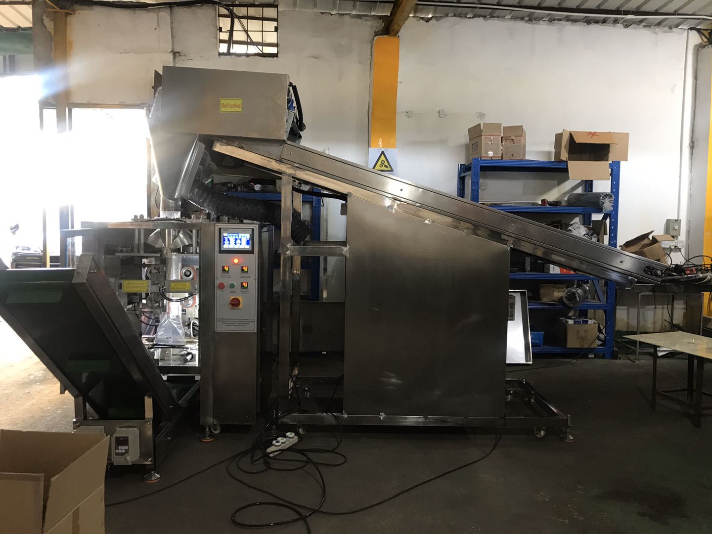 Puzzle auto breaking and baggging machine - HG&DX - Cutting and ...
